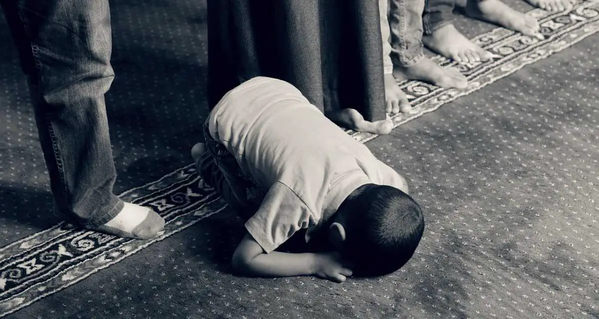 How to Pray (The Standing, Bowing and Prostrate Postures) | Islam Guide